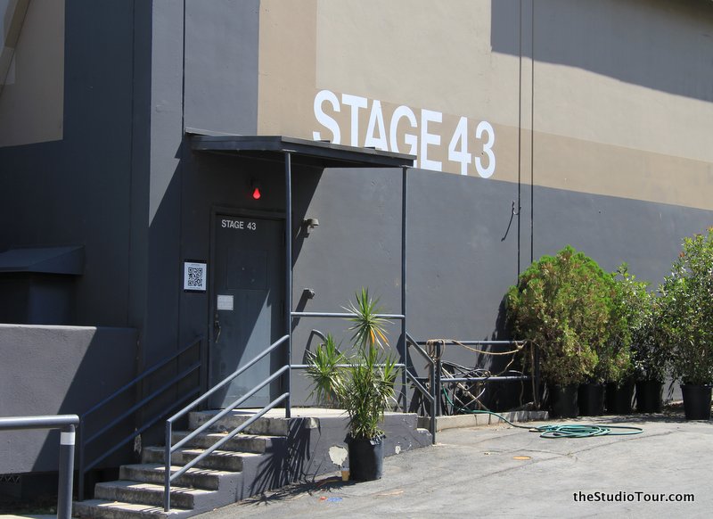 the studiotour.com - Universal Studios Hollywood - Stage 43
