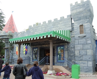 Shrek's Castle Snacks / Shrek Shack - theStudioTour.com